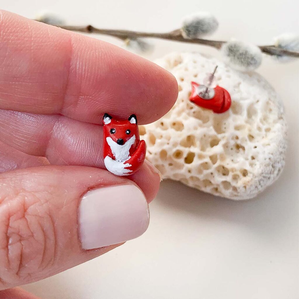 Crvene male lisice mindjuše, ručno vajane i bojene - Studio Daar